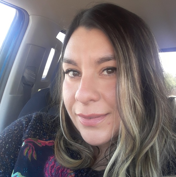 Kari posh's Closet (@kariposhcloset) | Poshmark